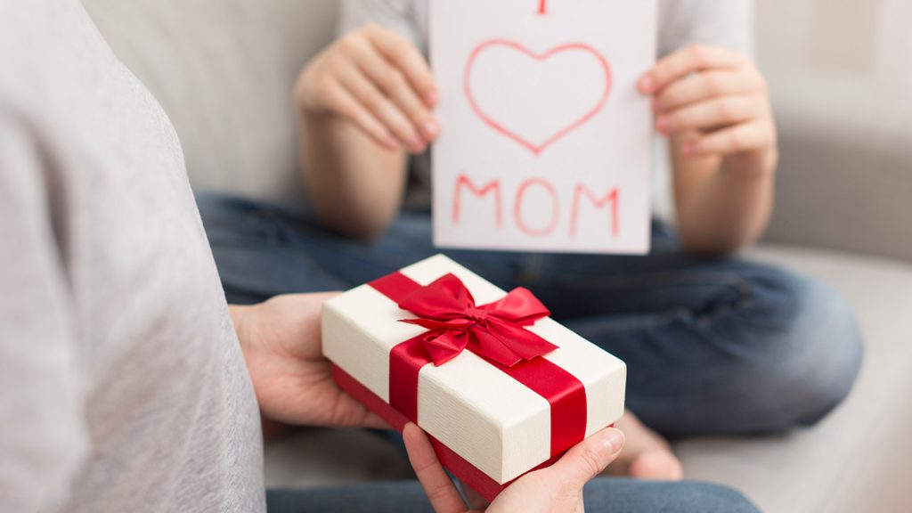 5 Ide Kado untuk Hari Ibu yang Unik dan Berkesan