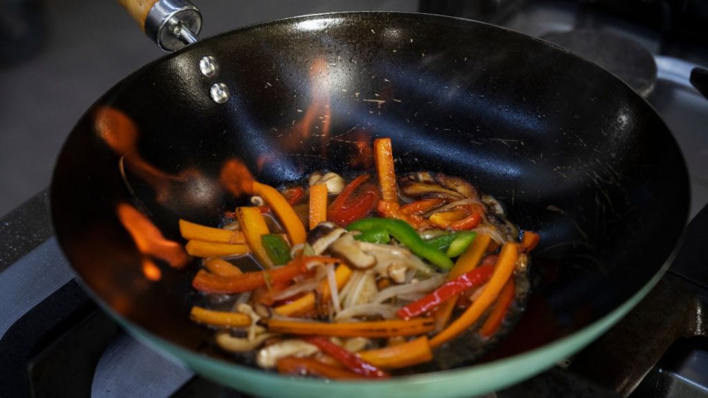 5 Rekomendasi Wok Pan Terbaik untuk Memasak Makanan